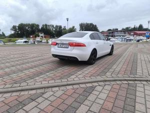 White Jaguar XE 2017 in Vilnius, with an engine capacity of 2.00 L and mileage of 184 thousand km for 9900 €, photo 9 on AUTOMOTO.COM.LV