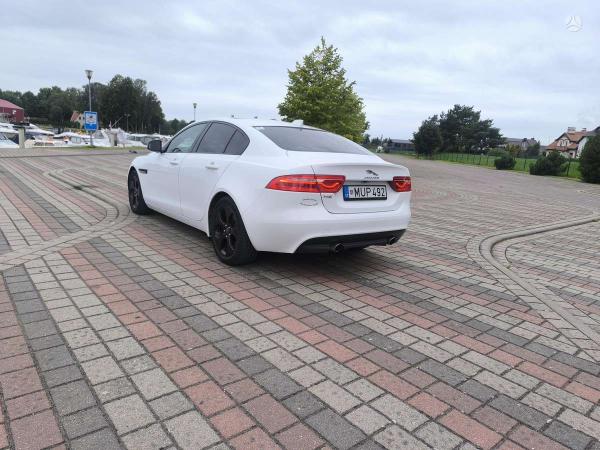 Balts Jaguar XE 2017 Viļņa, ar dzinēja tilpumu 2.00 L un nobraukumu 184 tūkst. km par 9900 €, foto 9 vietnē AUTOMOTO.COM.LV