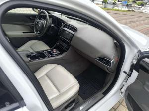 White Jaguar XE 2017 in Vilnius, with an engine capacity of 2.00 L and mileage of 184 thousand km for 9900 €, photo 14 on AUTOMOTO.COM.LV