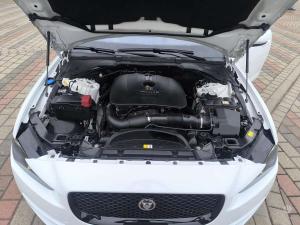 White Jaguar XE 2017 in Vilnius, with an engine capacity of 2.00 L and mileage of 184 thousand km for 9900 €, photo 15 on AUTOMOTO.COM.LV