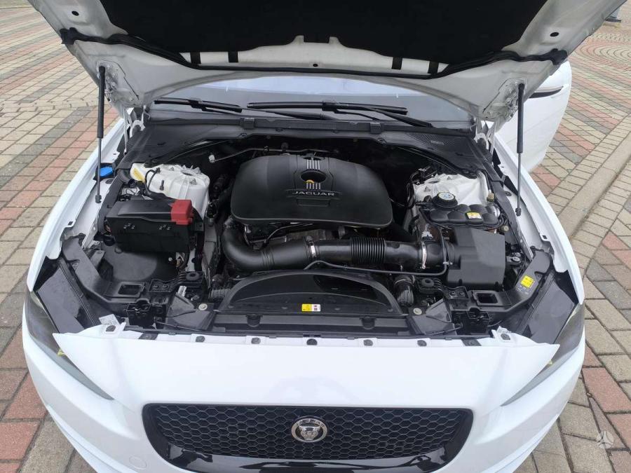 White Jaguar XE 2017 in Vilnius, with an engine capacity of 2.00 L and mileage of 184 thousand km for 9900 €, photo 15 on AUTOMOTO.COM.LV