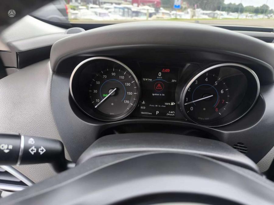 White Jaguar XE 2017 in Vilnius, with an engine capacity of 2.00 L and mileage of 184 thousand km for 9900 €, photo 18 on AUTOMOTO.COM.LV