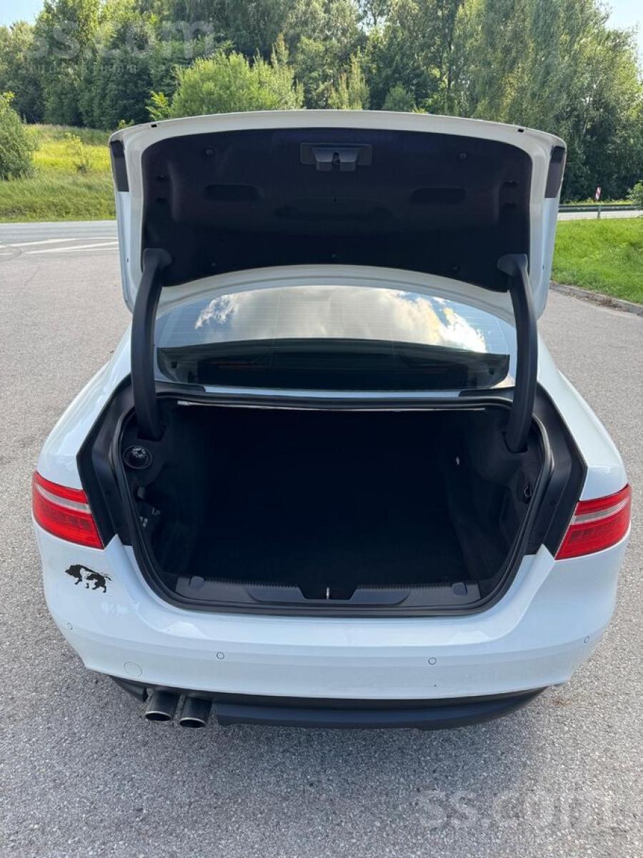 Balts Jaguar XE 2017 Rīga, ar dzinēja tilpumu 2.00 L un nobraukumu 227 tūkst. km par 7499 €, foto 10 vietnē AUTOMOTO.COM.LV