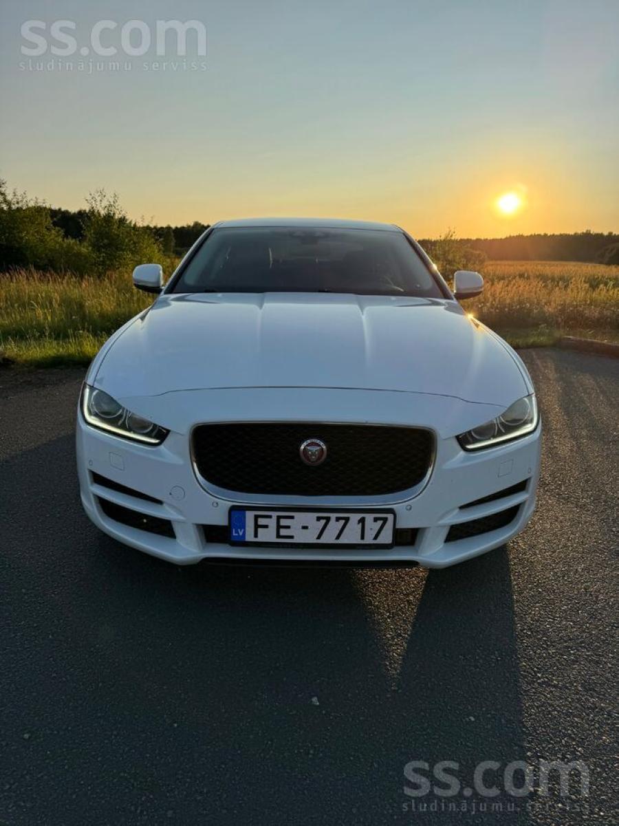 White Jaguar XE 2017 in Riga, with an engine capacity of 2.00 L and mileage of 227 thousand km for 6890 €, photo 4 on AUTOMOTO.COM.LV