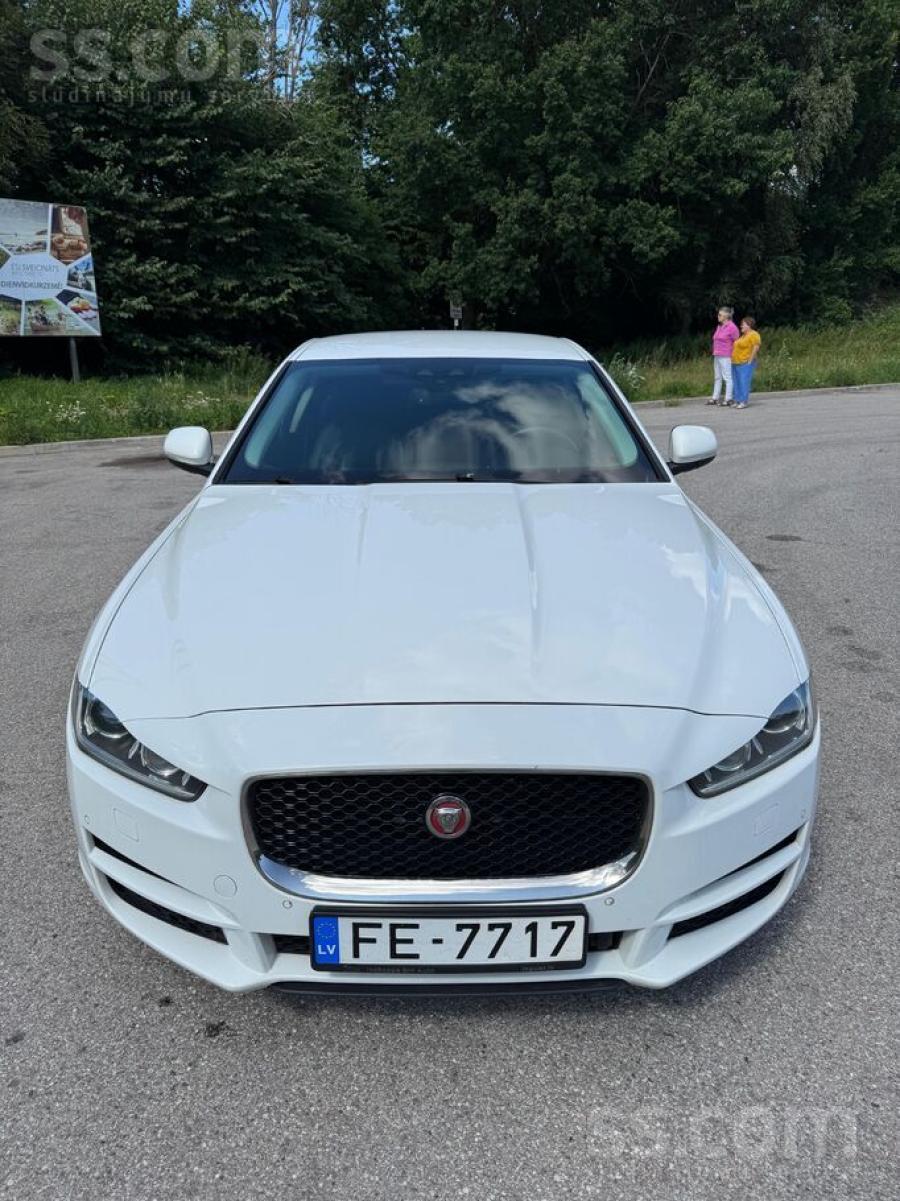White Jaguar XE 2017 in Riga, with an engine capacity of 2.00 L and mileage of 227 thousand km for 6890 €, photo 5 on AUTOMOTO.COM.LV