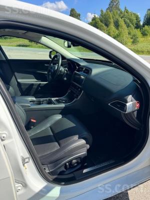 White Jaguar XE 2017 in Riga, with an engine capacity of 2.00 L and mileage of 227 thousand km for 6890 €, photo 20 on AUTOMOTO.COM.LV
