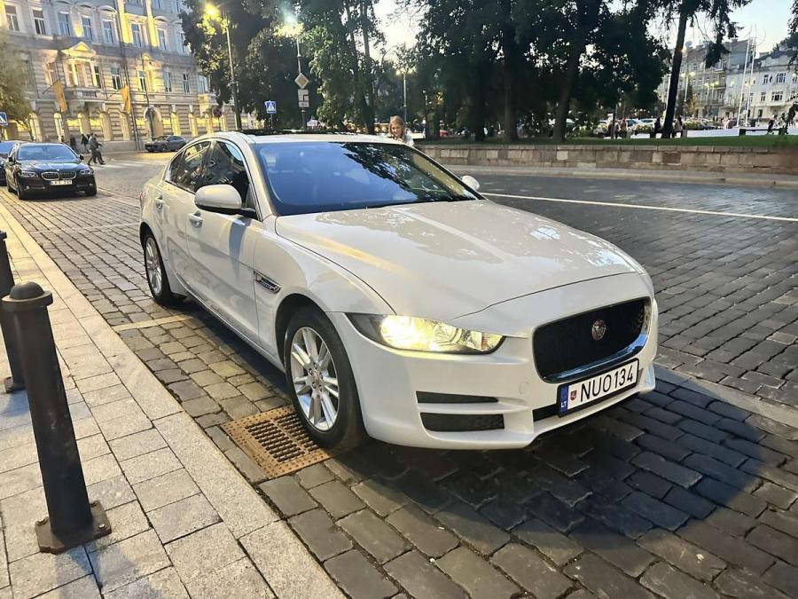 Белый Ягуар XE 2017 в Вильнюс, объемом двигателя 2.00 л и пробегом 140 тыс. км за 9800 €, фото 4 на AUTOMOTO.COM.LV