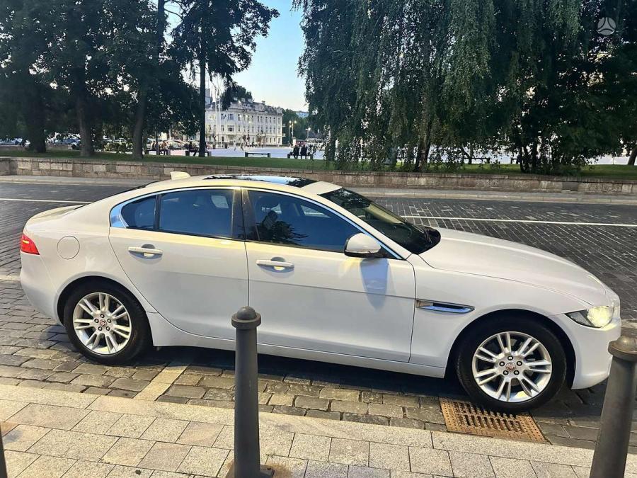 Белый Ягуар XE 2017 в Вильнюс, объемом двигателя 2.00 л и пробегом 140 тыс. км за 9800 €, фото 5 на AUTOMOTO.COM.LV