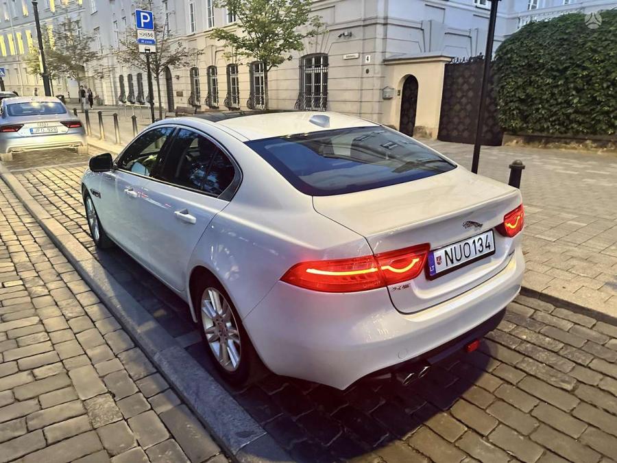 Белый Ягуар XE 2017 в Вильнюс, объемом двигателя 2.00 л и пробегом 140 тыс. км за 9800 €, фото 7 на AUTOMOTO.COM.LV