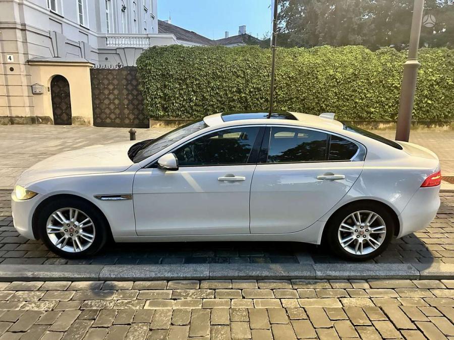 Белый Ягуар XE 2017 в Вильнюс, объемом двигателя 2.00 л и пробегом 140 тыс. км за 9800 €, фото 8 на AUTOMOTO.COM.LV