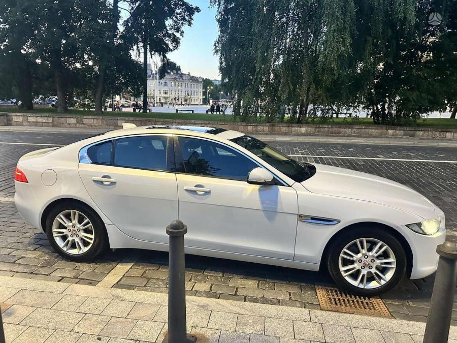 Белый Ягуар XE 2017 в Вильнюс, объемом двигателя 2.00 л и пробегом 140 тыс. км за 9800 €, фото 5 на AUTOMOTO.COM.LV