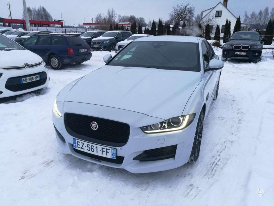 White Jaguar XE 2018 in Taurage, with an engine capacity of 2.00 L and mileage of 110 thousand km for 9200 €, photo 1 on AUTOMOTO.COM.LV