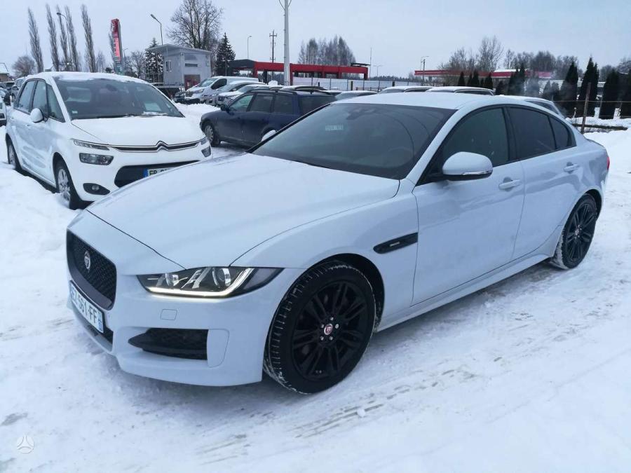 White Jaguar XE 2018 in Taurage, with an engine capacity of 2.00 L and mileage of 110 thousand km for 9200 €, photo 2 on AUTOMOTO.COM.LV