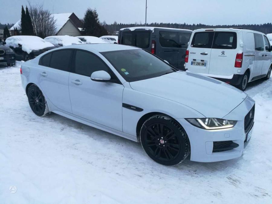 White Jaguar XE 2018 in Taurage, with an engine capacity of 2.00 L and mileage of 110 thousand km for 9200 €, photo 4 on AUTOMOTO.COM.LV
