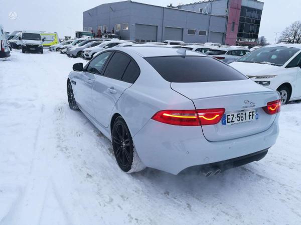 White Jaguar XE 2018 in Taurage, with an engine capacity of 2.00 L and mileage of 110 thousand km for 9200 €, photo 5 on AUTOMOTO.COM.LV