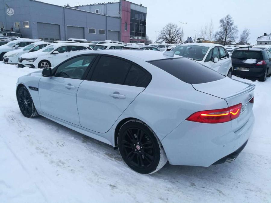 White Jaguar XE 2018 in Taurage, with an engine capacity of 2.00 L and mileage of 110 thousand km for 9200 €, photo 8 on AUTOMOTO.COM.LV