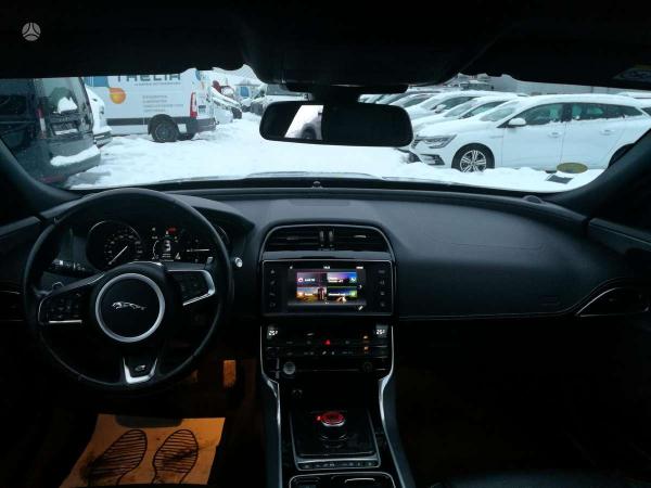White Jaguar XE 2018 in Taurage, with an engine capacity of 2.00 L and mileage of 110 thousand km for 9200 €, photo 10 on AUTOMOTO.COM.LV