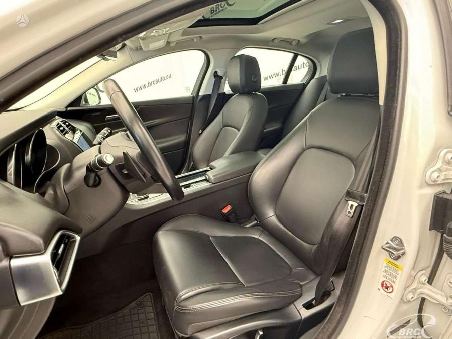 Balts Jaguar XE 2019 Viļņa, ar dzinēja tilpumu 2.00 L un nobraukumu 63 tūkst. km par 17500 €, foto 8 vietnē AUTOMOTO.COM.LV