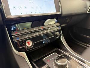 Balts Jaguar XE 2019 Viļņa, ar dzinēja tilpumu 2.00 L un nobraukumu 63 tūkst. km par 17500 €, foto 14 vietnē AUTOMOTO.COM.LV