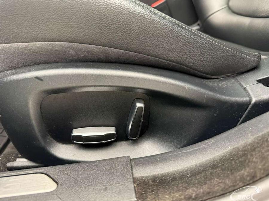 Balts Jaguar XE 2019 Viļņa, ar dzinēja tilpumu 2.00 L un nobraukumu 63 tūkst. km par 17500 €, foto 15 vietnē AUTOMOTO.COM.LV