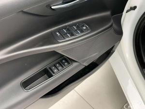 Balts Jaguar XE 2019 Viļņa, ar dzinēja tilpumu 2.00 L un nobraukumu 63 tūkst. km par 17500 €, foto 17 vietnē AUTOMOTO.COM.LV