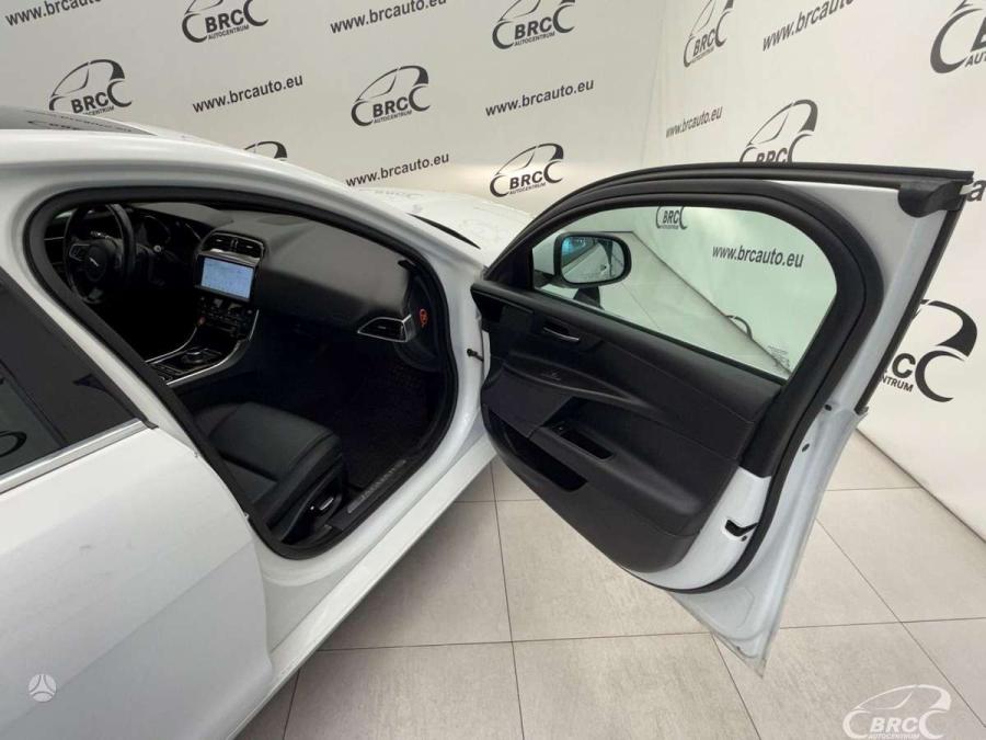 Balts Jaguar XE 2019 Viļņa, ar dzinēja tilpumu 2.00 L un nobraukumu 63 tūkst. km par 17500 €, foto 19 vietnē AUTOMOTO.COM.LV