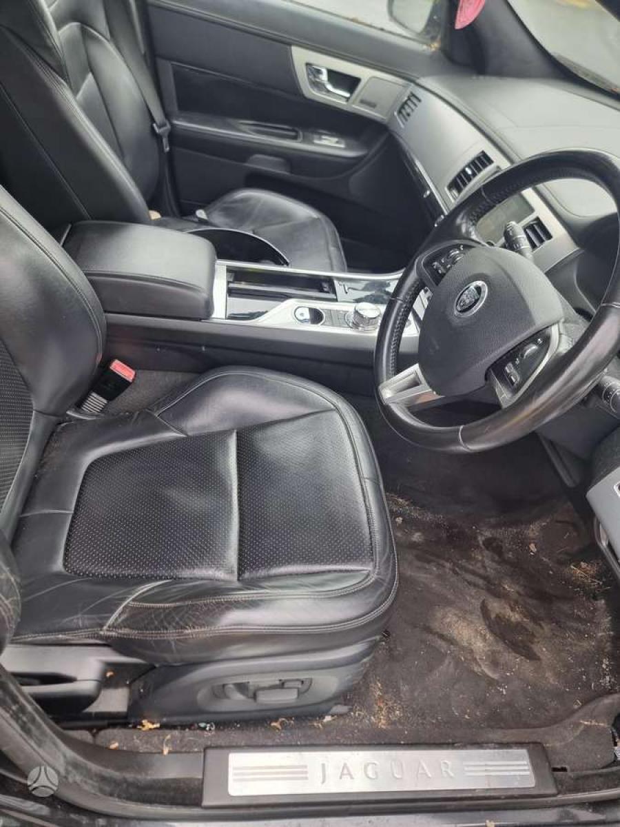 Black Jaguar XF 2013 in Jonava, with an engine capacity of 3.00 L and mileage of 80 thousand km for 2999 €, photo 12 on AUTOMOTO.COM.LV
