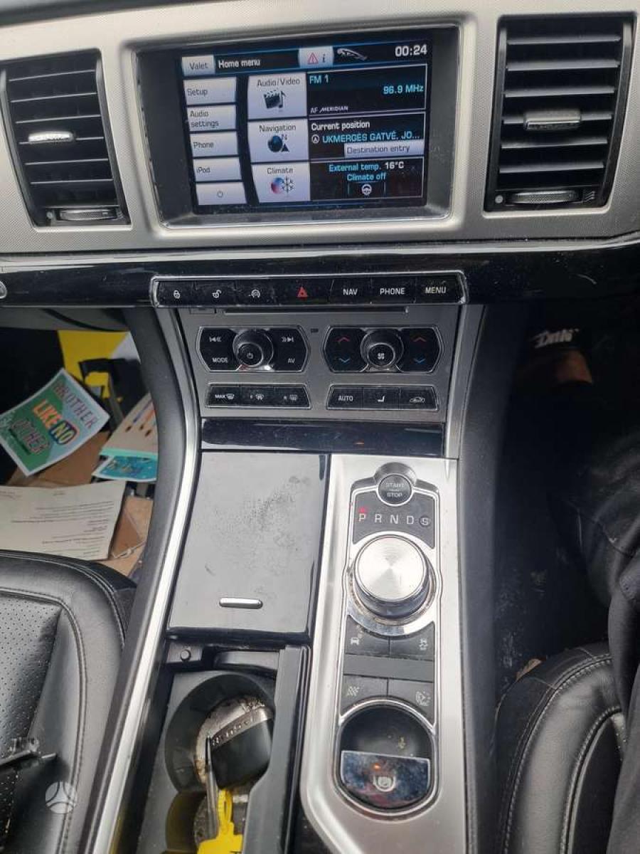 Black Jaguar XF 2013 in Jonava, with an engine capacity of 3.00 L and mileage of 80 thousand km for 2999 €, photo 15 on AUTOMOTO.COM.LV