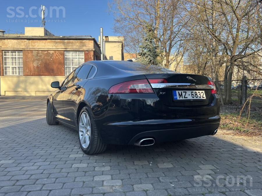 Black Jaguar XF 2008 in Riga, with an engine capacity of 2.70 L and mileage of 269 thousand km for 5200 €, photo 4 on AUTOMOTO.COM.LV