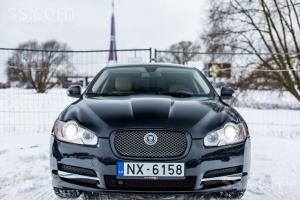 Black Jaguar XF 2008 in Riga, with an engine capacity of 3.00 L and mileage of 223 thousand km for 5290 €, photo 2 on AUTOMOTO.COM.LV