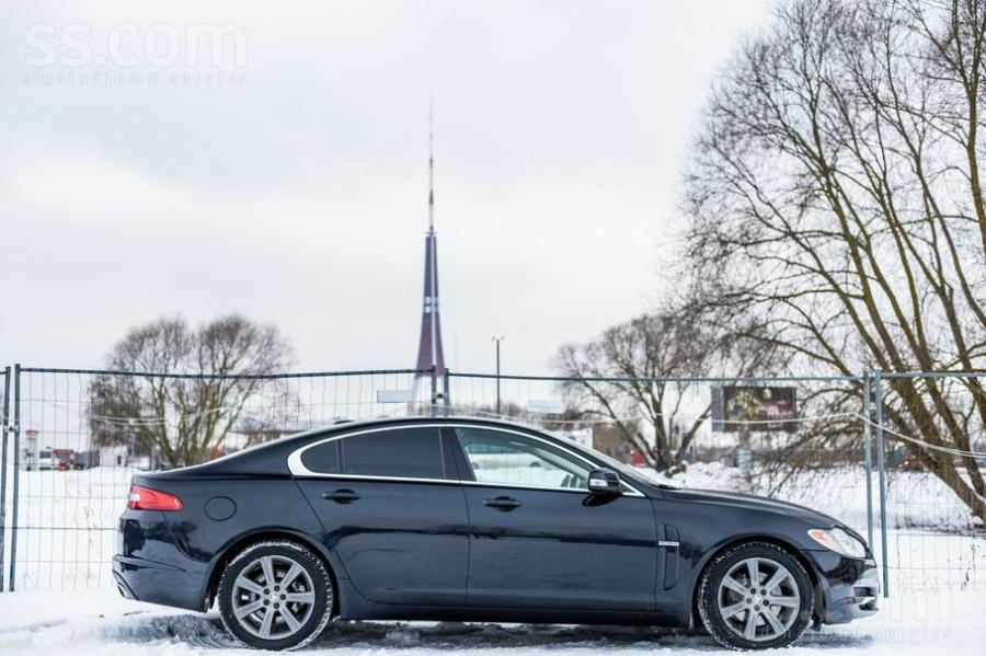 Black Jaguar XF 2008 in Riga, with an engine capacity of 3.00 L and mileage of 223 thousand km for 5290 €, photo 5 on AUTOMOTO.COM.LV