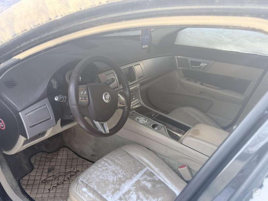 Melns Jaguar XF 2008 Viļņa, ar dzinēja tilpumu 2.72 L un nobraukumu 250 tūkst. km par 2200 €, foto 5 vietnē AUTOMOTO.COM.LV