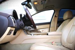 Black Jaguar XF 2008 in Riga, with an engine capacity of 2.70 L and mileage of 274 thousand km for 4995 €, photo 9 on AUTOMOTO.COM.LV