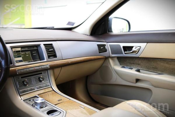 Black Jaguar XF 2008 in Riga, with an engine capacity of 2.70 L and mileage of 274 thousand km for 4995 €, photo 10 on AUTOMOTO.COM.LV