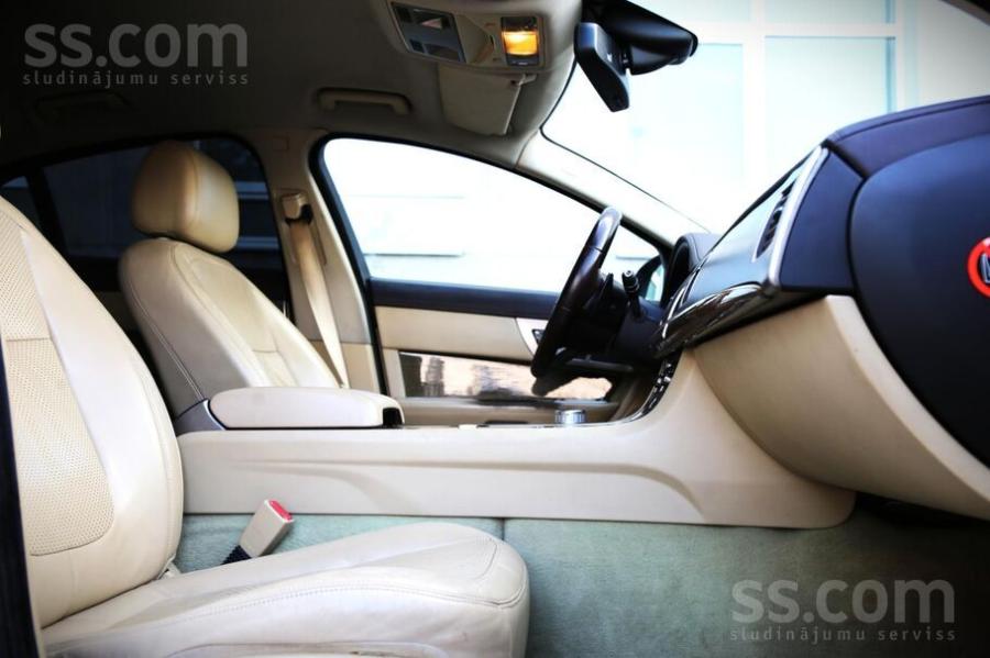Black Jaguar XF 2008 in Riga, with an engine capacity of 2.70 L and mileage of 274 thousand km for 4995 €, photo 13 on AUTOMOTO.COM.LV
