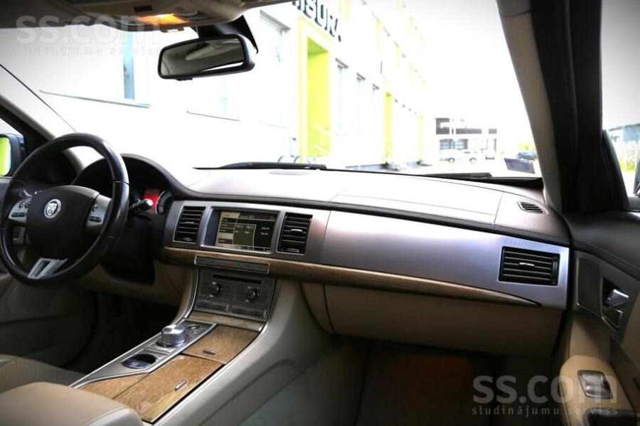 Black Jaguar XF 2008 in Riga, with an engine capacity of 2.70 L and mileage of 274 thousand km for 4995 €, photo 16 on AUTOMOTO.COM.LV