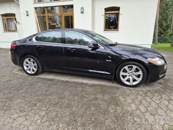 Black Jaguar XF 2008 in Riga, with an engine capacity of 2.70 L and mileage of 211 thousand km for 3900 €, photo 2 on AUTOMOTO.COM.LV