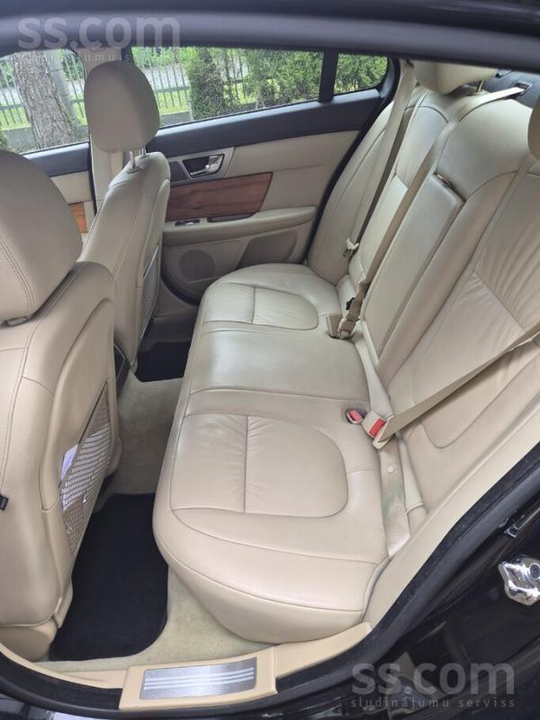 Black Jaguar XF 2008 in Riga, with an engine capacity of 2.70 L and mileage of 211 thousand km for 3900 €, photo 5 on AUTOMOTO.COM.LV