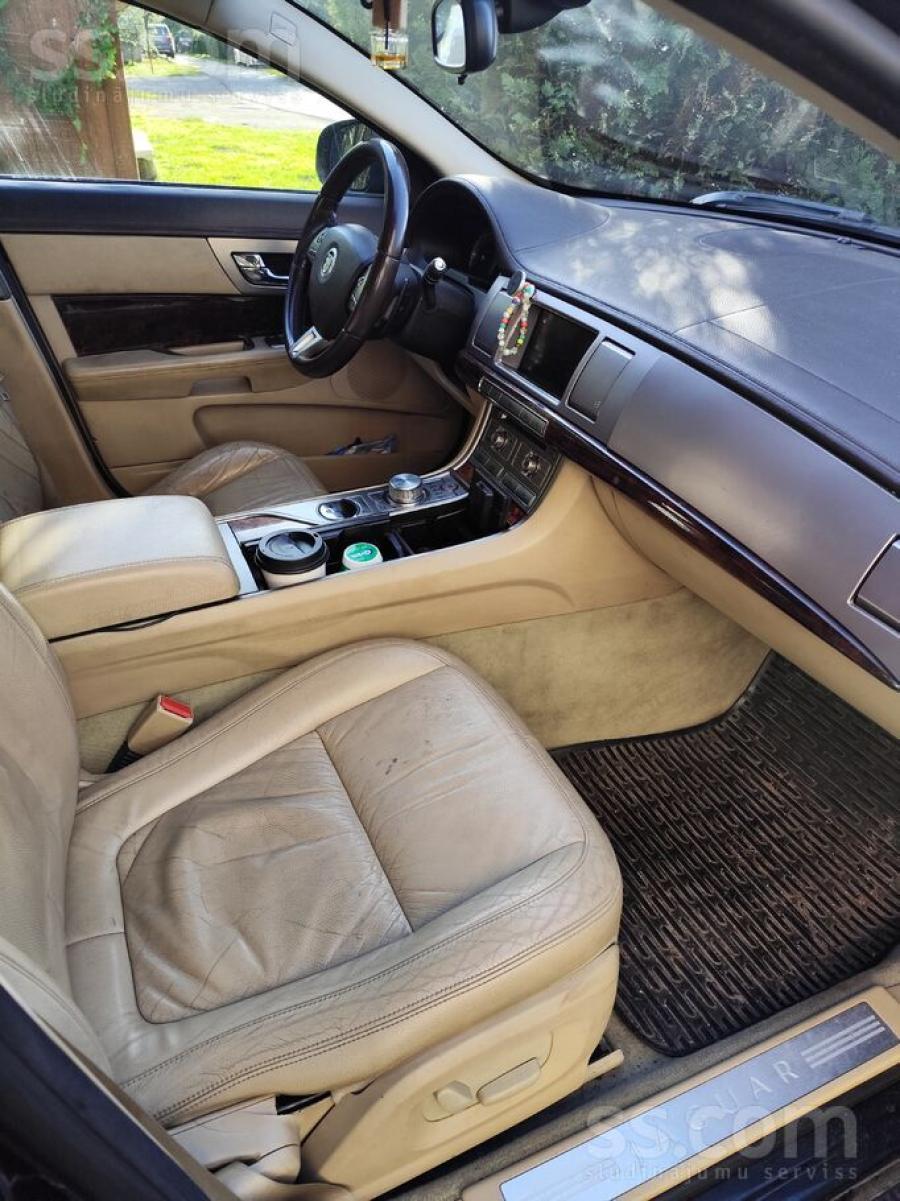 Melns Jaguar XF 2008 Rīga, ar dzinēja tilpumu 2.70 L un nobraukumu 368 tūkst. km par 3000 €, foto 5 vietnē AUTOMOTO.COM.LV