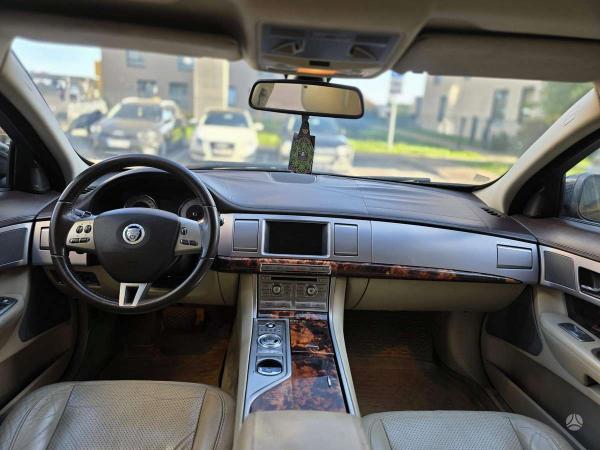 Black Jaguar XF 2008 in Vilnius, with an engine capacity of 2.70 L and mileage of 321 thousand km for 1550 €, photo 7 on AUTOMOTO.COM.LV