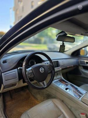 Black Jaguar XF 2008 in Vilnius, with an engine capacity of 2.70 L and mileage of 321 thousand km for 1550 €, photo 9 on AUTOMOTO.COM.LV