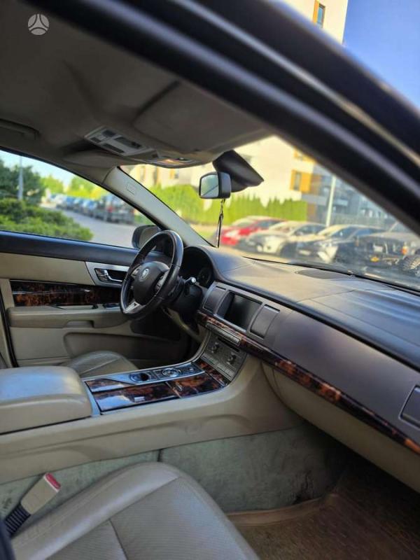 Black Jaguar XF 2008 in Vilnius, with an engine capacity of 2.70 L and mileage of 321 thousand km for 1550 €, photo 9 on AUTOMOTO.COM.LV