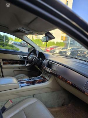 Black Jaguar XF 2008 in Vilnius, with an engine capacity of 2.70 L and mileage of 321 thousand km for 1550 €, photo 10 on AUTOMOTO.COM.LV