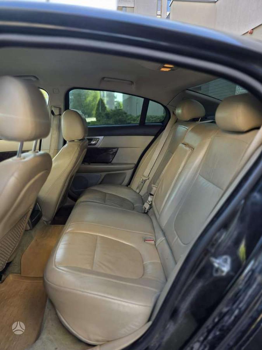 Black Jaguar XF 2008 in Vilnius, with an engine capacity of 2.70 L and mileage of 321 thousand km for 1550 €, photo 12 on AUTOMOTO.COM.LV