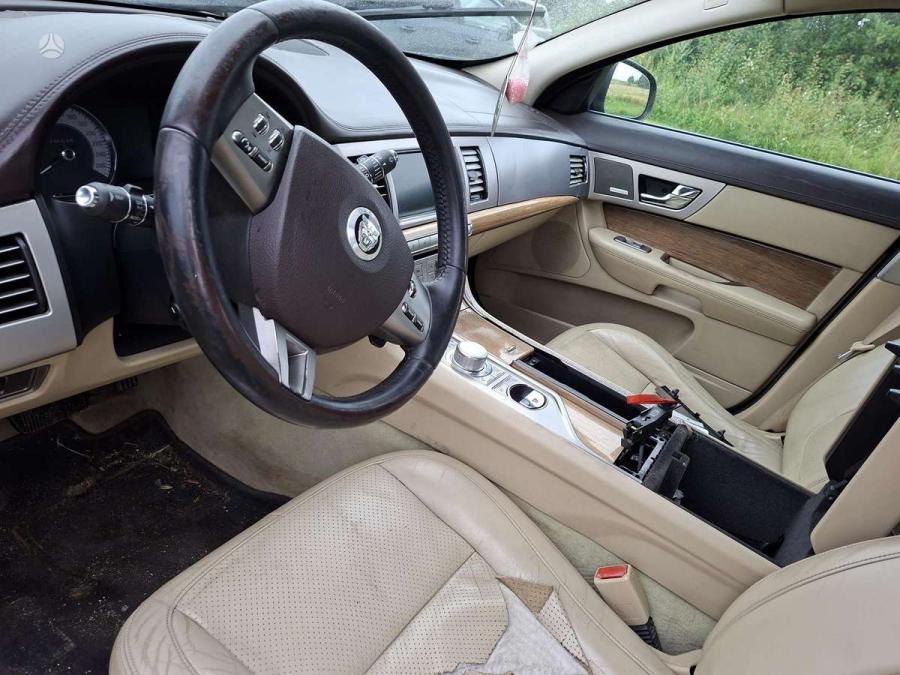 Melns Jaguar XF 2008 Šilalė, ar dzinēja tilpumu 2.70 L un nobraukumu 300 tūkst. km par 1000 €, foto 7 vietnē AUTOMOTO.COM.LV