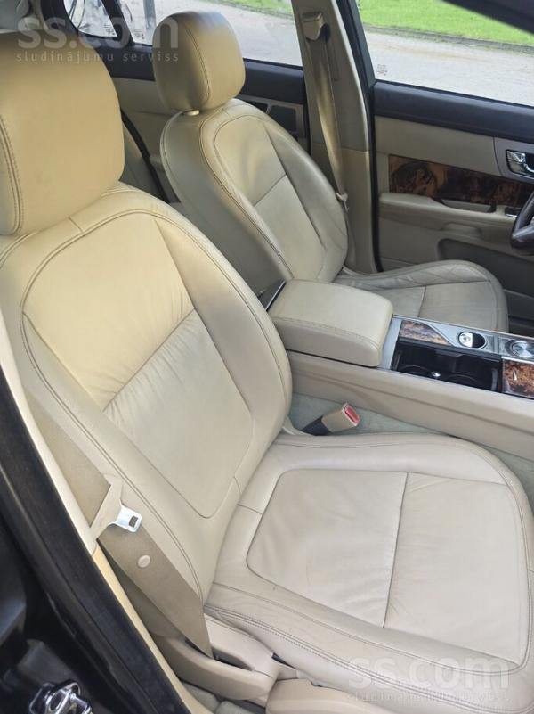 Melns Jaguar XF 2008 Rīga, ar dzinēja tilpumu 2.70 L un nobraukumu 330 tūkst. km par 2200 €, foto 4 vietnē AUTOMOTO.COM.LV