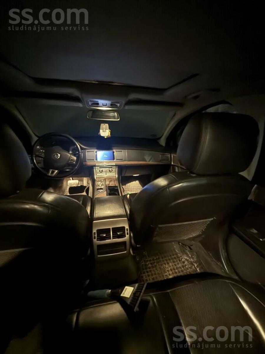 Melns Jaguar XF 2008 Rīga, ar dzinēja tilpumu 2.70 L un nobraukumu 190 tūkst. km par 3500 €, foto 5 vietnē AUTOMOTO.COM.LV