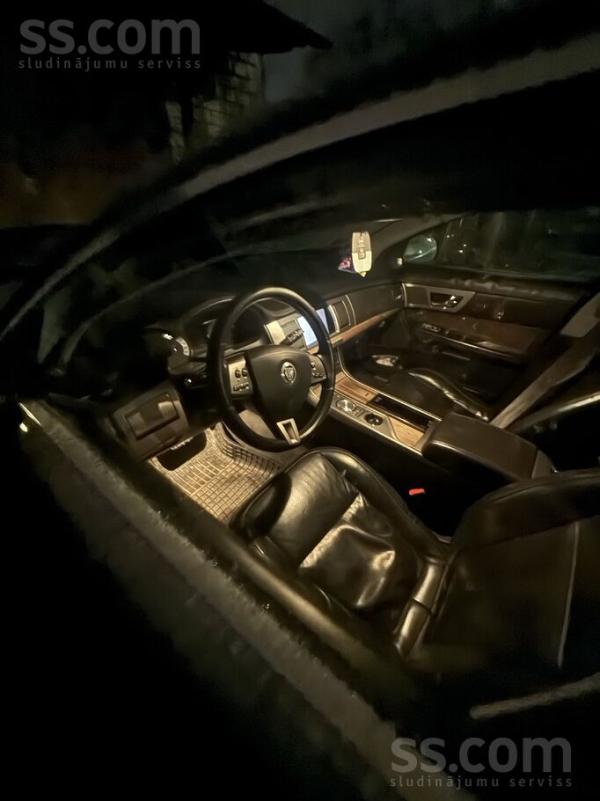 Melns Jaguar XF 2008 Rīga, ar dzinēja tilpumu 2.70 L un nobraukumu 190 tūkst. km par 3500 €, foto 5 vietnē AUTOMOTO.COM.LV