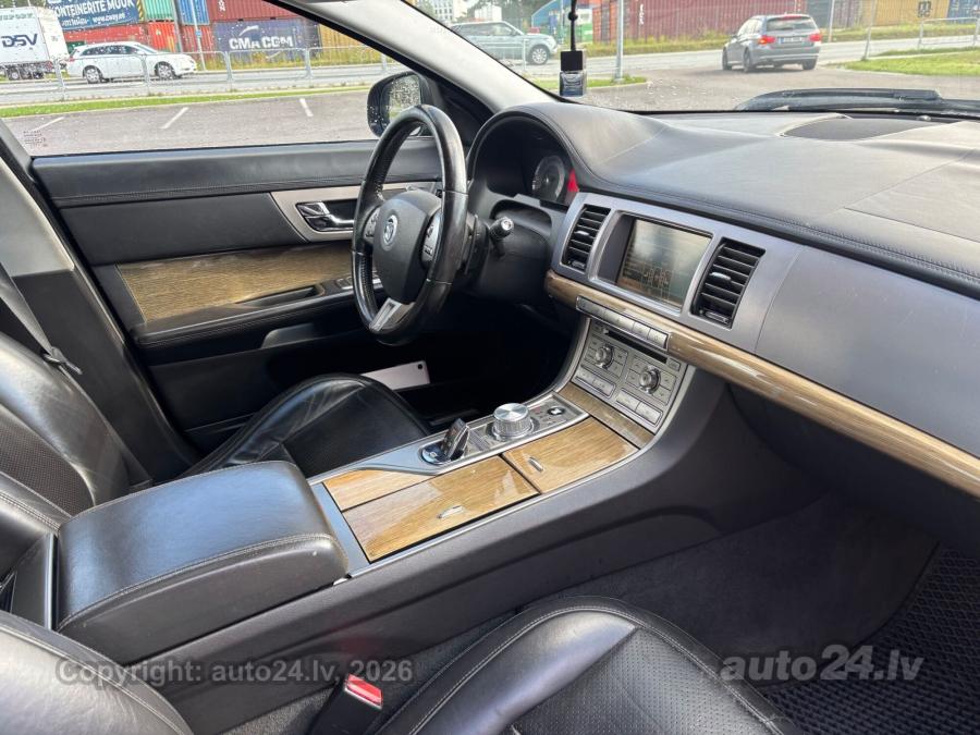 Black Jaguar XF 2008 in Tallinn, with an engine capacity of 2.70 L and mileage of 258 thousand km for 2999 €, photo 11 on AUTOMOTO.COM.LV