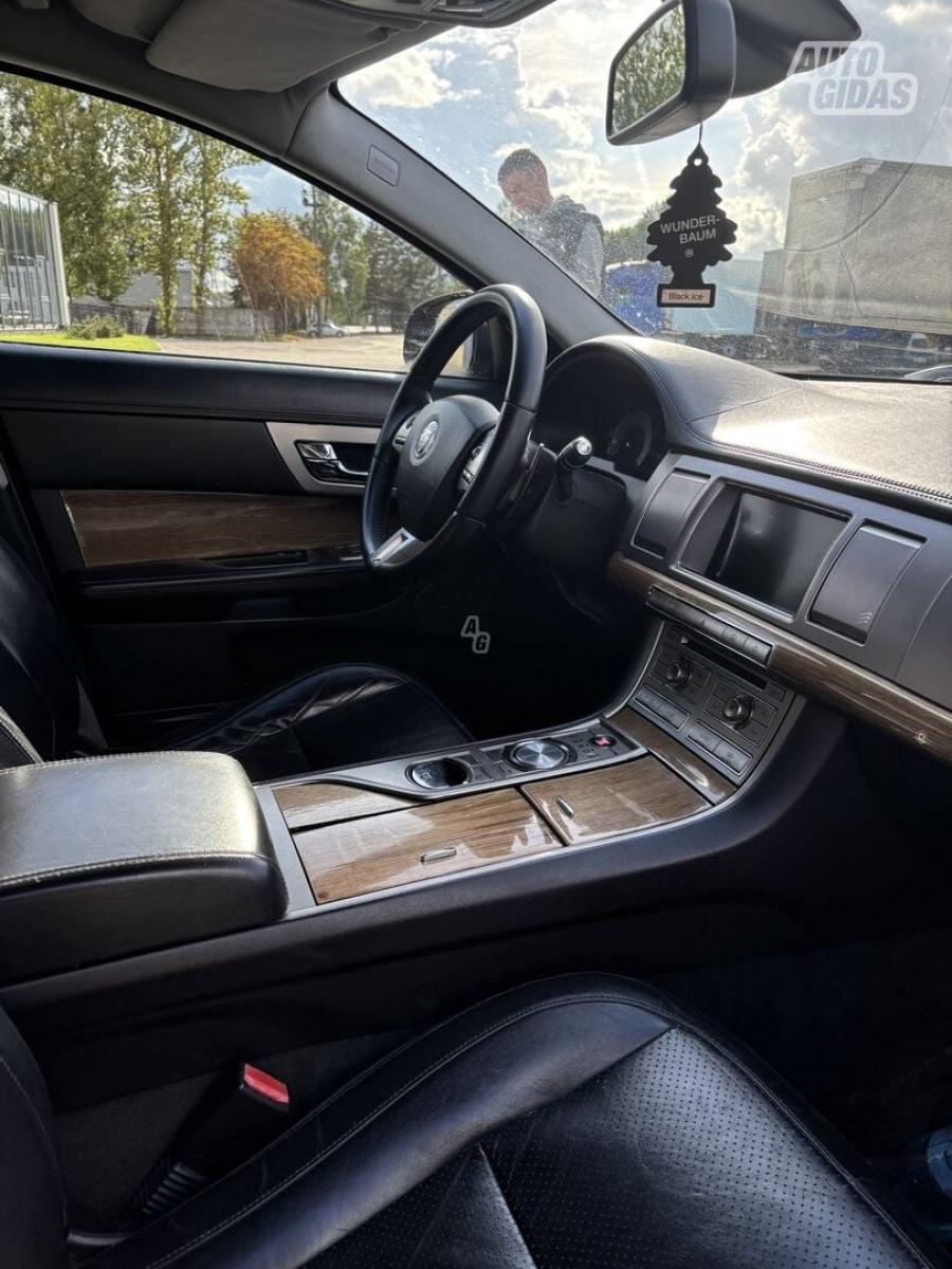 Black Jaguar XF 2008 in Siauliai, with an engine capacity of 2.70 L and mileage of 356 thousand km for 4400 €, photo 11 on AUTOMOTO.COM.LV